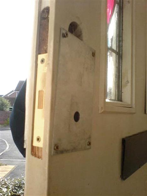 Hall Of Shame - Shockingly Bad Locksmith Work (50+ Examples)
